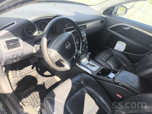 Black Volvo S80 2009 in Riga, with an engine capacity of 2.40 L and mileage of 320 thousand km for 4300 €, photo 6 on AUTOMOTO.COM.LV