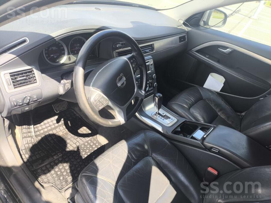 Black Volvo S80 2009 in Riga, with an engine capacity of 2.40 L and mileage of 320 thousand km for 4300 €, photo 7 on AUTOMOTO.COM.LV