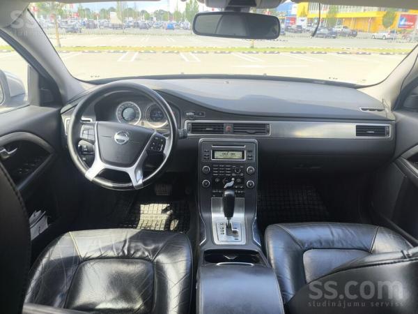 Black Volvo S80 2009 in Riga, with an engine capacity of 2.40 L and mileage of 320 thousand km for 4300 €, photo 8 on AUTOMOTO.COM.LV