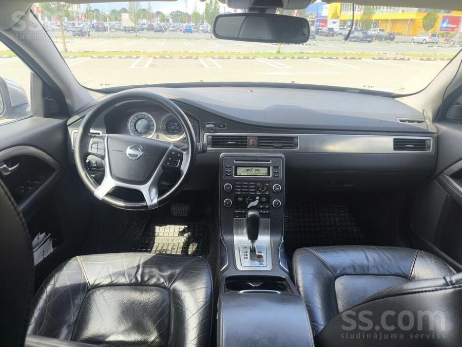 Black Volvo S80 2009 in Riga, with an engine capacity of 2.40 L and mileage of 320 thousand km for 4300 €, photo 9 on AUTOMOTO.COM.LV