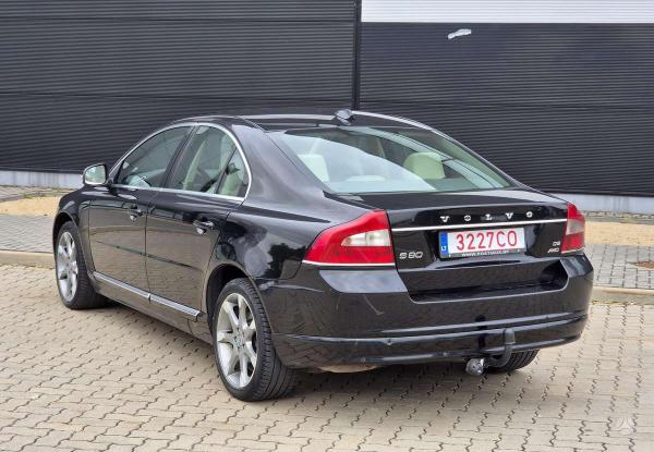 Black Volvo S80 2009 in Kupiskis, with an engine capacity of 2.40 L and mileage of 296 thousand km for 3500 €, photo 5 on AUTOMOTO.COM.LV