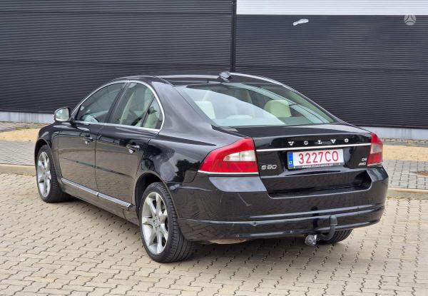 Black Volvo S80 2009 in Kupiskis, with an engine capacity of 2.40 L and mileage of 296 thousand km for 3500 €, photo 5 on AUTOMOTO.COM.LV