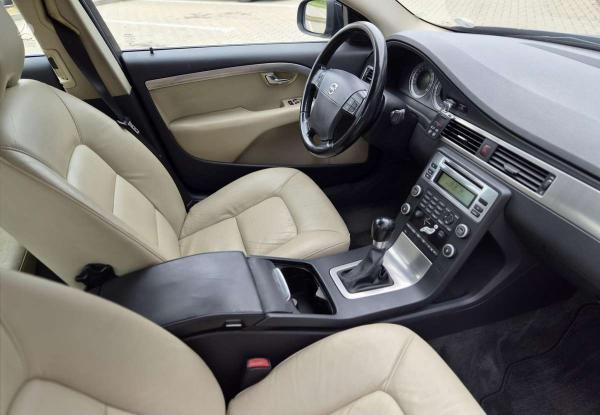 Black Volvo S80 2009 in Kupiskis, with an engine capacity of 2.40 L and mileage of 296 thousand km for 3500 €, photo 8 on AUTOMOTO.COM.LV