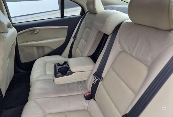 Black Volvo S80 2009 in Kupiskis, with an engine capacity of 2.40 L and mileage of 296 thousand km for 3500 €, photo 9 on AUTOMOTO.COM.LV