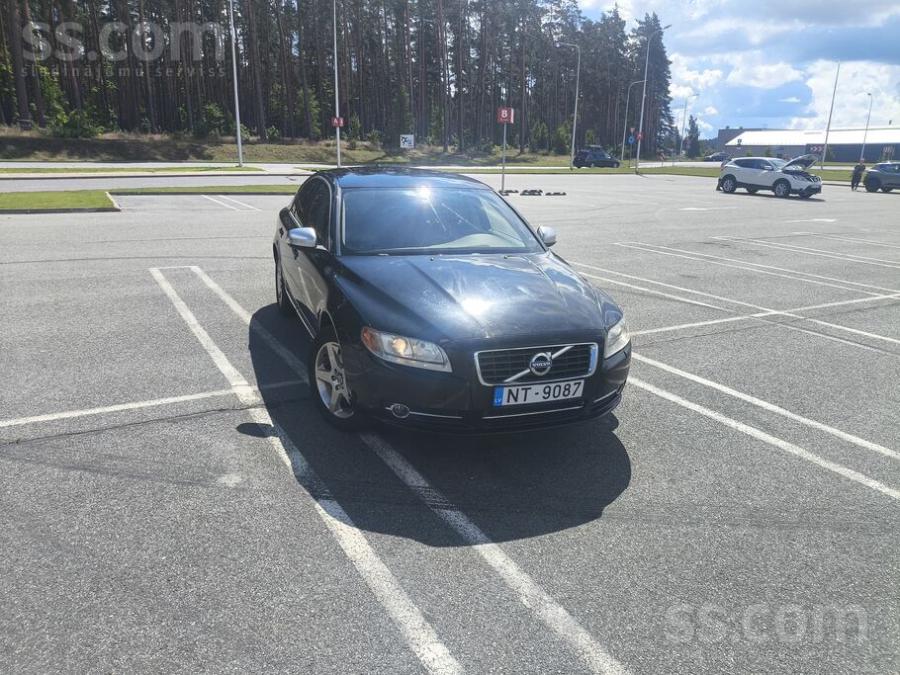 Black Volvo S80 2009 in Riga, with an engine capacity of 2.40 L and mileage of 320 thousand km for 3950 €, photo 3 on AUTOMOTO.COM.LV