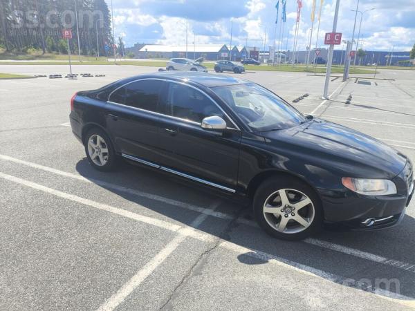 Black Volvo S80 2009 in Riga, with an engine capacity of 2.40 L and mileage of 320 thousand km for 3950 €, photo 3 on AUTOMOTO.COM.LV
