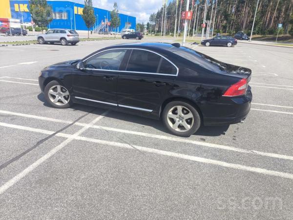 Black Volvo S80 2009 in Riga, with an engine capacity of 2.40 L and mileage of 320 thousand km for 3950 €, photo 4 on AUTOMOTO.COM.LV