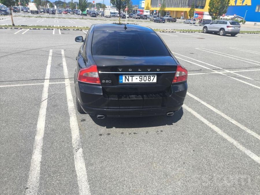 Black Volvo S80 2009 in Riga, with an engine capacity of 2.40 L and mileage of 320 thousand km for 3950 €, photo 6 on AUTOMOTO.COM.LV