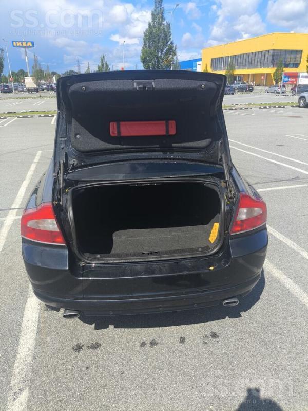 Black Volvo S80 2009 in Riga, with an engine capacity of 2.40 L and mileage of 320 thousand km for 3950 €, photo 6 on AUTOMOTO.COM.LV