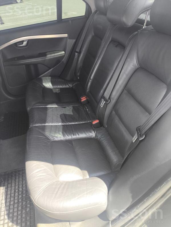 Black Volvo S80 2009 in Riga, with an engine capacity of 2.40 L and mileage of 320 thousand km for 3950 €, photo 7 on AUTOMOTO.COM.LV