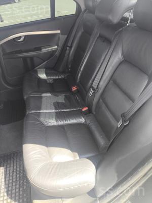 Black Volvo S80 2009 in Riga, with an engine capacity of 2.40 L and mileage of 320 thousand km for 3950 €, photo 8 on AUTOMOTO.COM.LV