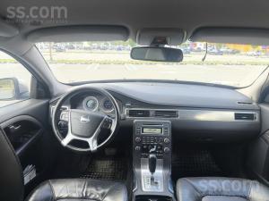 Black Volvo S80 2009 in Riga, with an engine capacity of 2.40 L and mileage of 320 thousand km for 3950 €, photo 9 on AUTOMOTO.COM.LV
