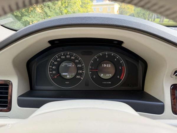 Black Volvo S80 2009 in Vilnius, with an engine capacity of 2.40 L and mileage of 295 thousand km for 2000 €, photo 10 on AUTOMOTO.COM.LV