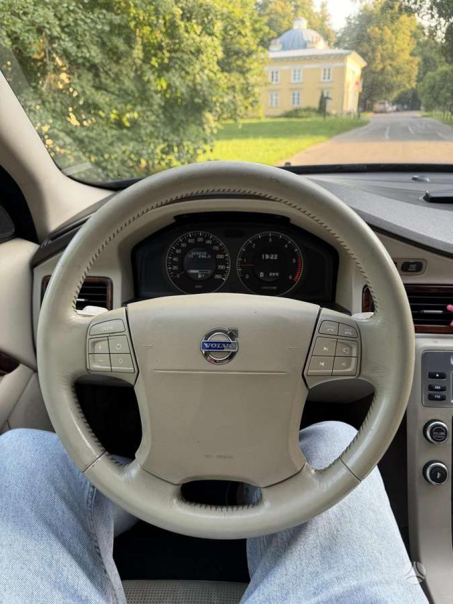 Black Volvo S80 2009 in Vilnius, with an engine capacity of 2.40 L and mileage of 295 thousand km for 2000 €, photo 13 on AUTOMOTO.COM.LV