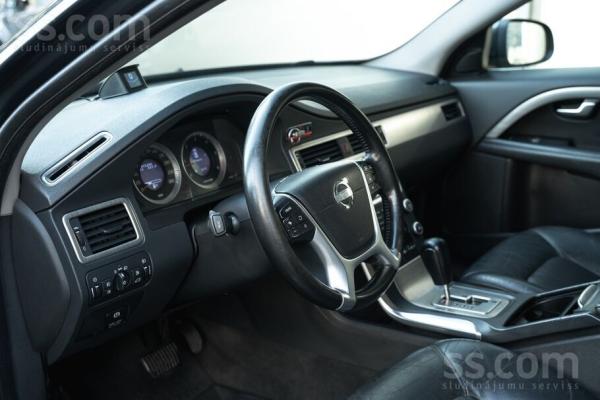 Black Volvo S80 2009 in Riga, with an engine capacity of 2.40 L and mileage of 315 thousand km for 2900 €, photo 3 on AUTOMOTO.COM.LV