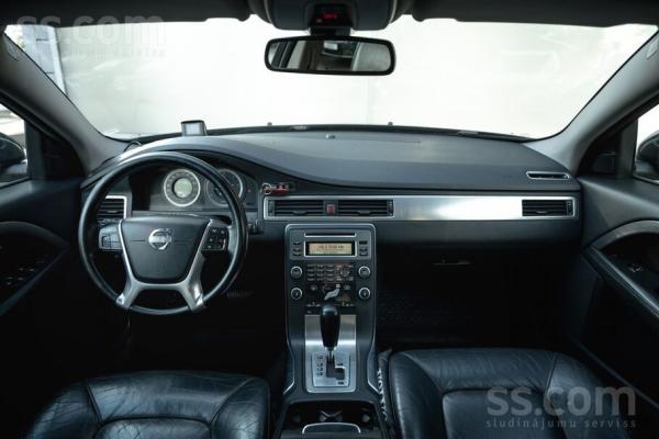 Black Volvo S80 2009 in Riga, with an engine capacity of 2.40 L and mileage of 315 thousand km for 2900 €, photo 4 on AUTOMOTO.COM.LV