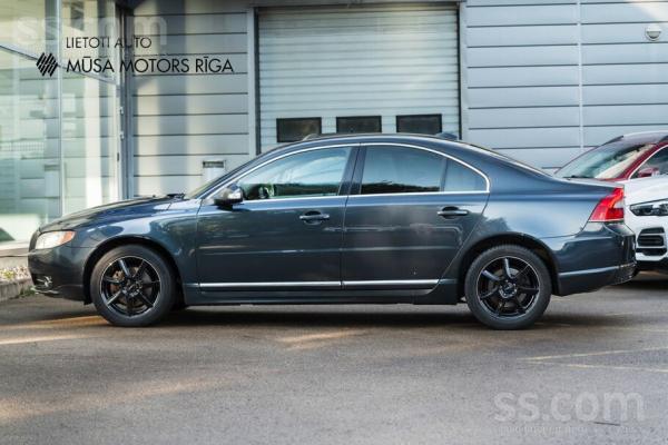 Black Volvo S80 2009 in Riga, with an engine capacity of 2.40 L and mileage of 315 thousand km for 2900 €, photo 9 on AUTOMOTO.COM.LV