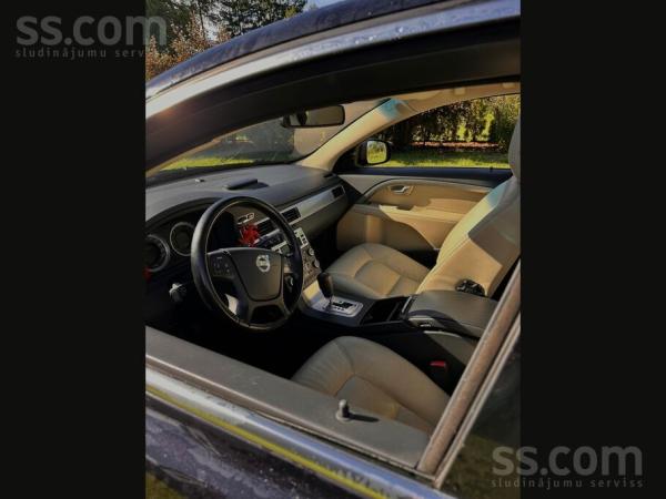 Black Volvo S80 2009 in Riga, with an engine capacity of 2.40 L and mileage of 338 thousand km for 4000 €, photo 4 on AUTOMOTO.COM.LV