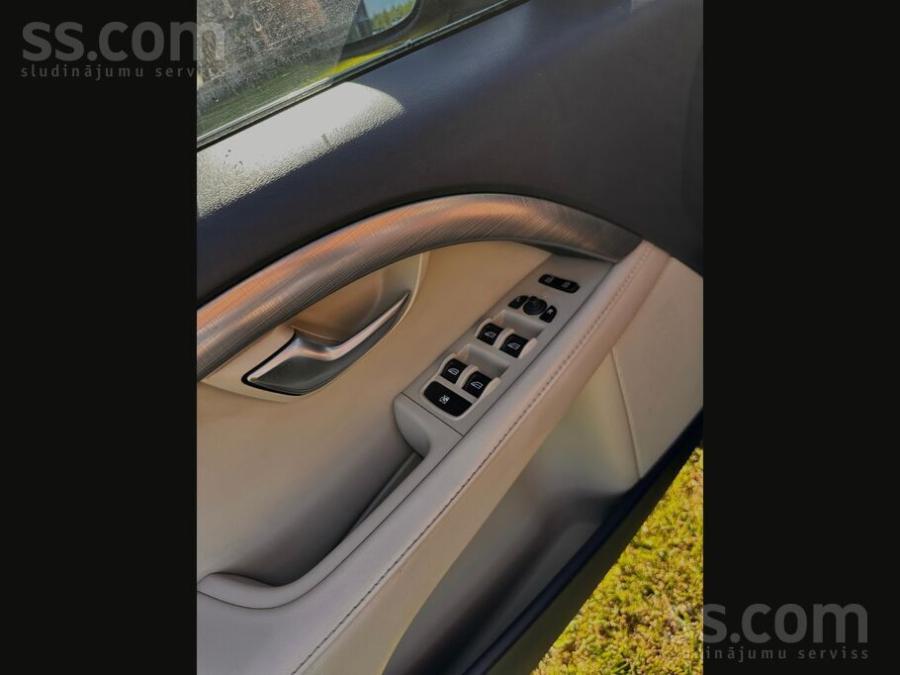 Black Volvo S80 2009 in Riga, with an engine capacity of 2.40 L and mileage of 338 thousand km for 4000 €, photo 8 on AUTOMOTO.COM.LV