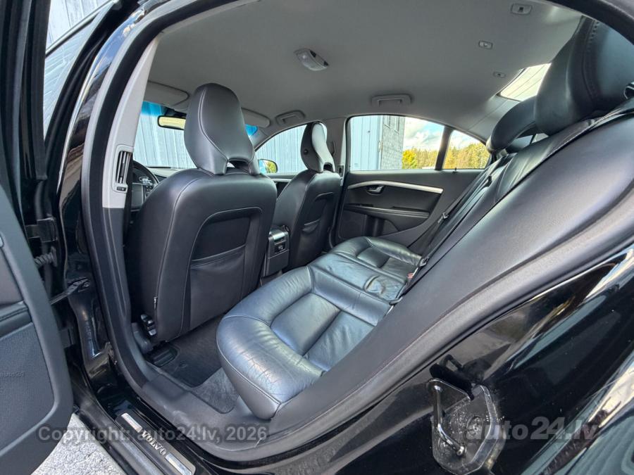 Black Volvo S80 2009 in Paide, with an engine capacity of 2.40 L and mileage of 257 thousand km for 7290 €, photo 17 on AUTOMOTO.COM.LV