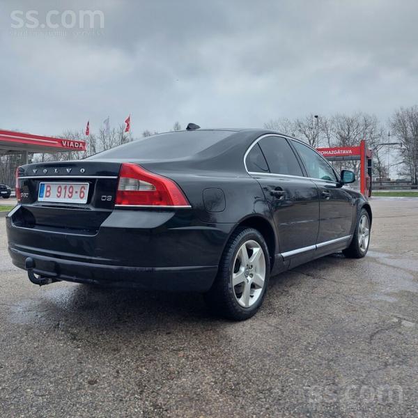 Black Volvo S80 2010 in Riga, with an engine capacity of 2.00 L and mileage of 0 thousand km for 4750 €, photo 3 on AUTOMOTO.COM.LV