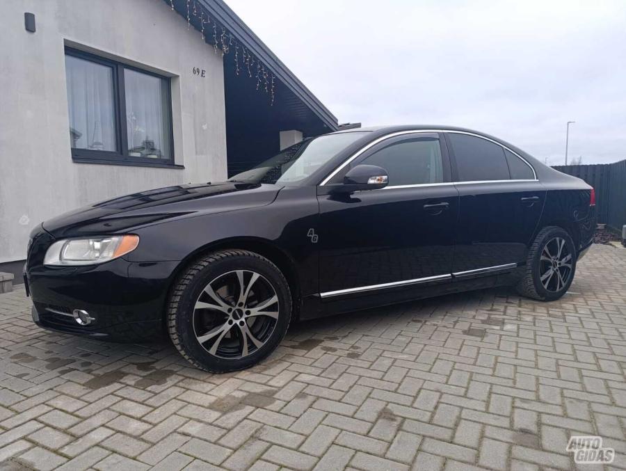 Black Volvo S80 2010 in Siauliai, with an engine capacity of 2.40 L and mileage of 314 thousand km for 6300 €, photo 1 on AUTOMOTO.COM.LV