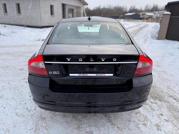 Black Volvo S80 2010 in Siauliai, with an engine capacity of 2.40 L and mileage of 231 thousand km for 3990 €, photo 4 on AUTOMOTO.COM.LV