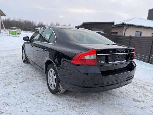 Black Volvo S80 2010 in Siauliai, with an engine capacity of 2.40 L and mileage of 231 thousand km for 3990 €, photo 7 on AUTOMOTO.COM.LV