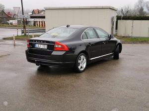 Black Volvo S80 2010 in Vilnius, with an engine capacity of 2.40 L and mileage of 380 thousand km for 4450 €, photo 8 on AUTOMOTO.COM.LV