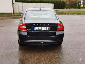 Black Volvo S80 2010 in Vilnius, with an engine capacity of 2.40 L and mileage of 380 thousand km for 4450 €, photo 9 on AUTOMOTO.COM.LV