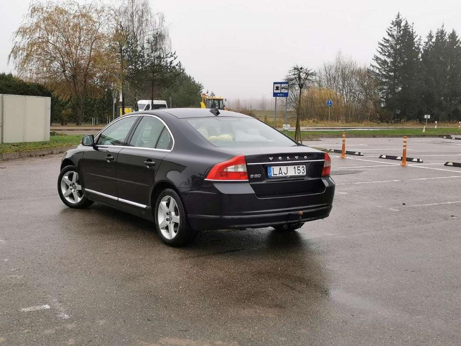 Black Volvo S80 2010 in Vilnius, with an engine capacity of 2.40 L and mileage of 380 thousand km for 4450 €, photo 10 on AUTOMOTO.COM.LV