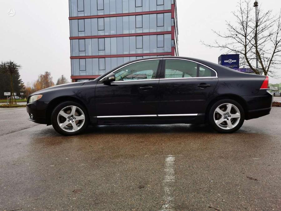 Black Volvo S80 2010 in Vilnius, with an engine capacity of 2.40 L and mileage of 380 thousand km for 4450 €, photo 11 on AUTOMOTO.COM.LV