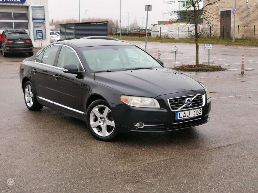 Black Volvo S80 2010 in Vilnius, with an engine capacity of 2.40 L and mileage of 380 thousand km for 4450 €, photo 13 on AUTOMOTO.COM.LV
