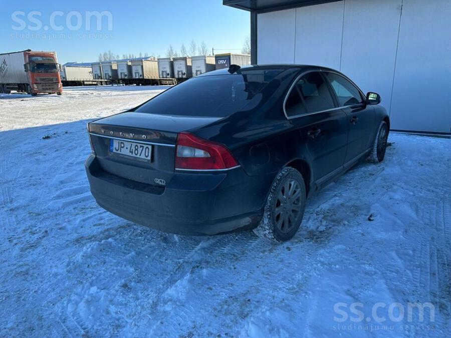 Black Volvo S80 2010 in Riga, with an engine capacity of 2.00 L and mileage of 372 thousand km for 2850 €, photo 4 on AUTOMOTO.COM.LV