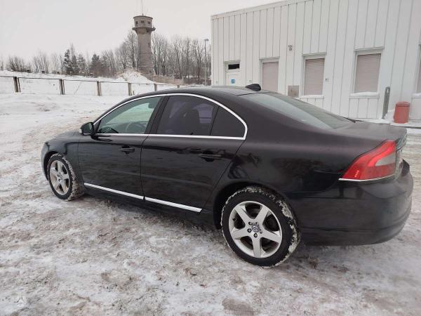 Melns Volvo S80 2010 Anykščiai, ar dzinēja tilpumu 2.00 L un nobraukumu 333 tūkst. km par 3500 €, foto 1 vietnē AUTOMOTO.COM.LV