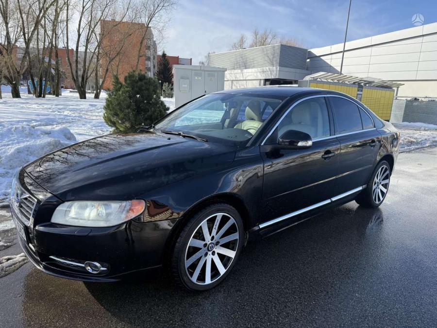 Melns Volvo S80 2010 Klaipėda, ar dzinēja tilpumu 2.40 L un nobraukumu 403 tūkst. km par 5200 €, foto 1 vietnē AUTOMOTO.COM.LV