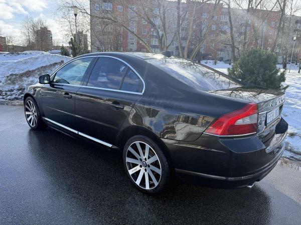Black Volvo S80 2010 in Klaipeda, with an engine capacity of 2.40 L and mileage of 403 thousand km for 5200 €, photo 3 on AUTOMOTO.COM.LV