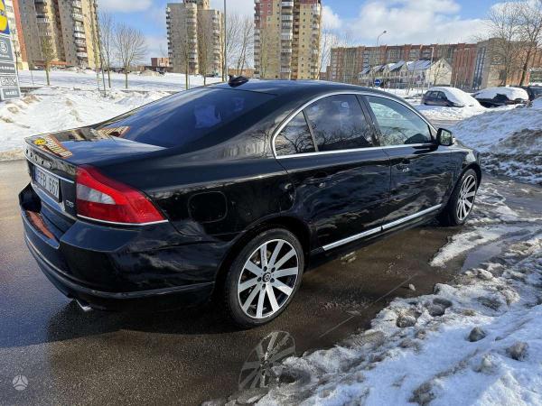 Black Volvo S80 2010 in Klaipeda, with an engine capacity of 2.40 L and mileage of 403 thousand km for 5200 €, photo 5 on AUTOMOTO.COM.LV