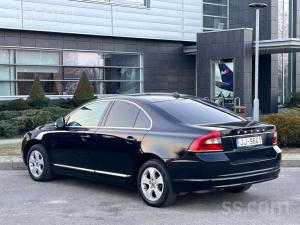 Melns Volvo S80 2010 Rīga, ar dzinēja tilpumu 2.00 L un nobraukumu 0 tūkst. km par 2950 €, foto 3 vietnē AUTOMOTO.COM.LV