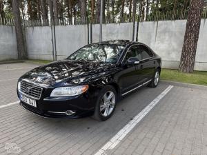 Melns Volvo S80 2010 Alīta, ar dzinēja tilpumu 2.40 L un nobraukumu 624 tūkst. km par 3600 €, foto  vietnē AUTOMOTO.COM.LV