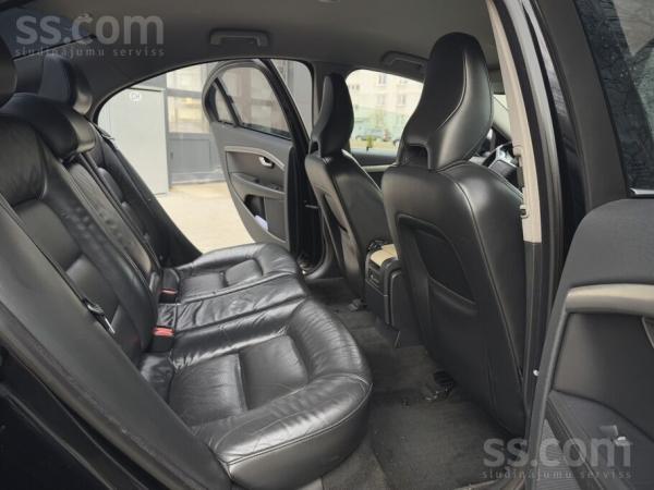 Black Volvo S80 2010 in Riga, with an engine capacity of 2.00 L and mileage of 336 thousand km for 3300 €, photo 9 on AUTOMOTO.COM.LV