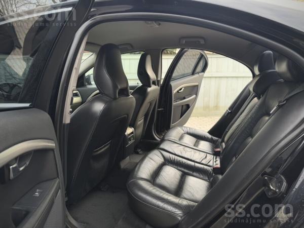 Black Volvo S80 2010 in Riga, with an engine capacity of 2.00 L and mileage of 336 thousand km for 3300 €, photo 10 on AUTOMOTO.COM.LV