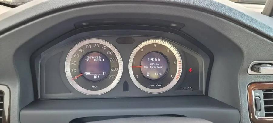 Black Volvo S80 2010 in Riga, with an engine capacity of 2.40 L and mileage of 258 thousand km for 8200 €, photo 16 on AUTOMOTO.COM.LV