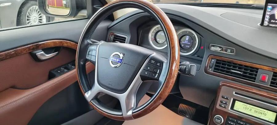 Black Volvo S80 2010 in Riga, with an engine capacity of 2.40 L and mileage of 258 thousand km for 8200 €, photo 21 on AUTOMOTO.COM.LV