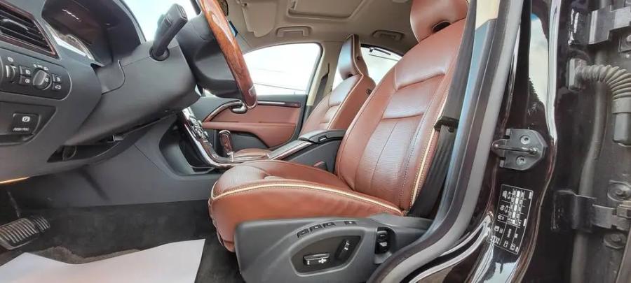Black Volvo S80 2010 in Riga, with an engine capacity of 2.40 L and mileage of 258 thousand km for 8200 €, photo 23 on AUTOMOTO.COM.LV