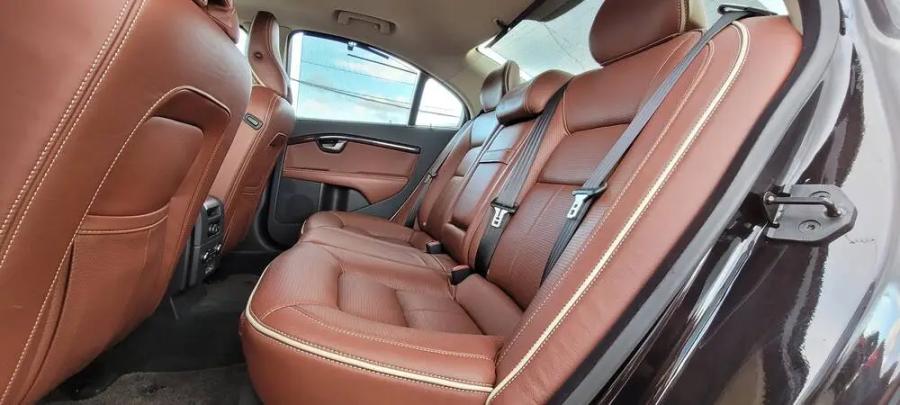 Black Volvo S80 2010 in Riga, with an engine capacity of 2.40 L and mileage of 258 thousand km for 8200 €, photo 24 on AUTOMOTO.COM.LV