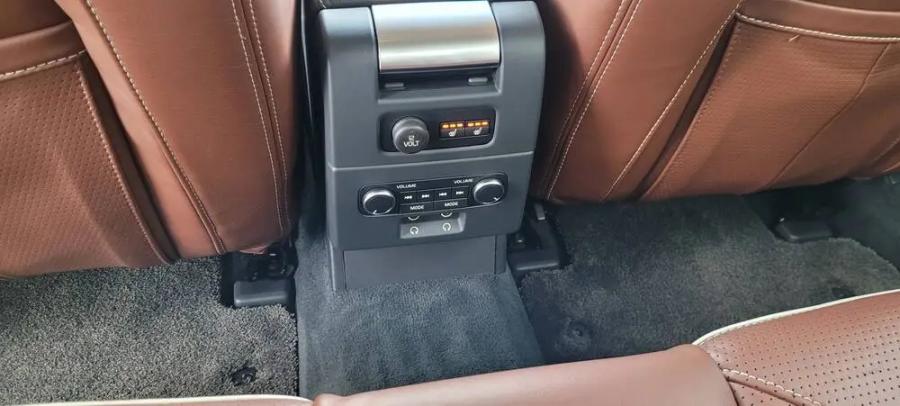 Black Volvo S80 2010 in Riga, with an engine capacity of 2.40 L and mileage of 258 thousand km for 8200 €, photo 25 on AUTOMOTO.COM.LV