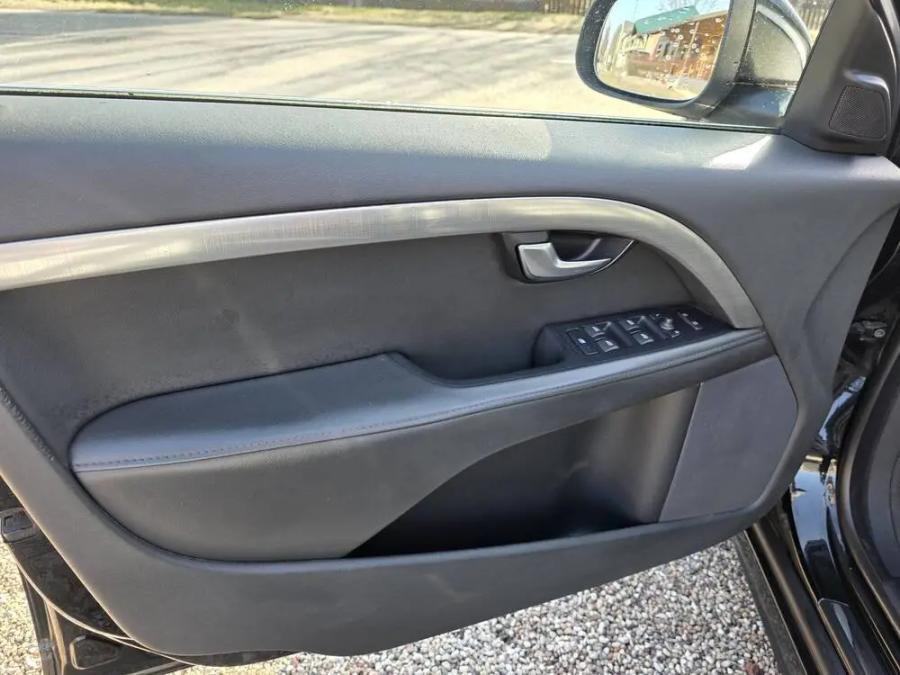 Melns Volvo S80 2010 Ventspils, ar dzinēja tilpumu 2.00 L un nobraukumu 223 tūkst. km par 4390 €, foto 15 vietnē AUTOMOTO.COM.LV