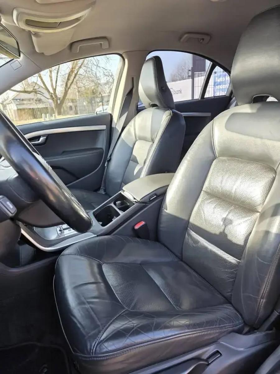 Melns Volvo S80 2010 Ventspils, ar dzinēja tilpumu 2.00 L un nobraukumu 223 tūkst. km par 4390 €, foto 16 vietnē AUTOMOTO.COM.LV