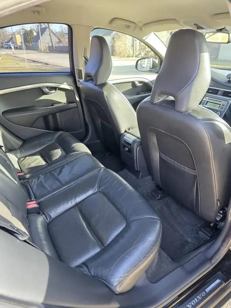 Melns Volvo S80 2010 Ventspils, ar dzinēja tilpumu 2.00 L un nobraukumu 223 tūkst. km par 4390 €, foto 25 vietnē AUTOMOTO.COM.LV